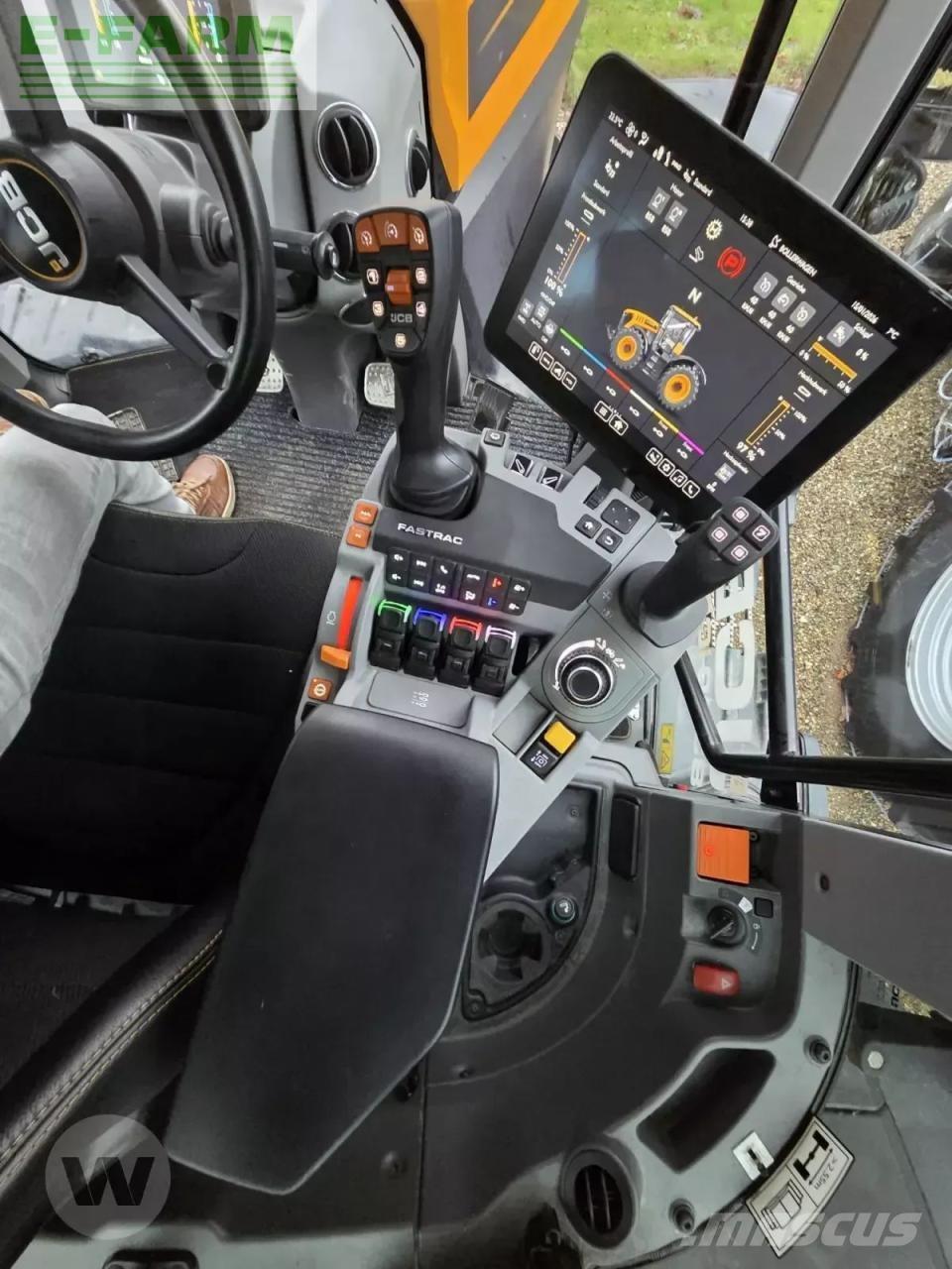 Jcb fastrac 8330, 2023, DE-25813 HUSUM, Tyskland - Begagnade traktorer