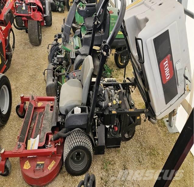 Toro Z Master 8000 Series Riding Mower, with 122cm Cutt, Due Carrare ...